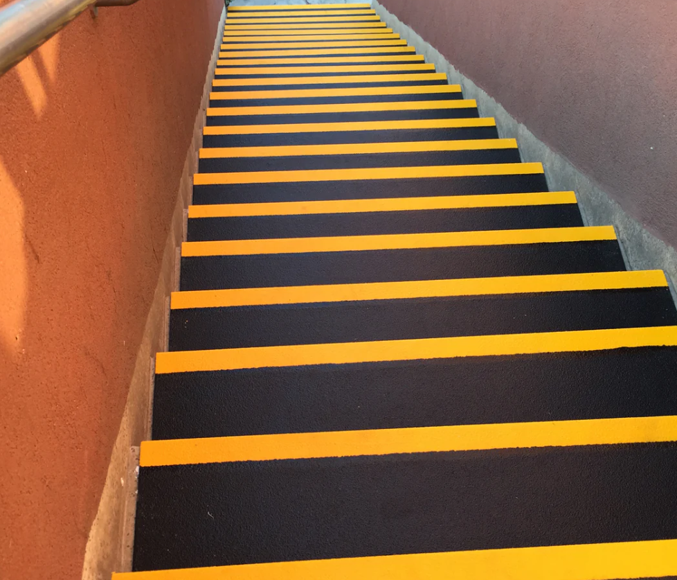 Tấm ốp chống trượt cầu thang FRP composite kích thước 80x30x600mm – CTPro